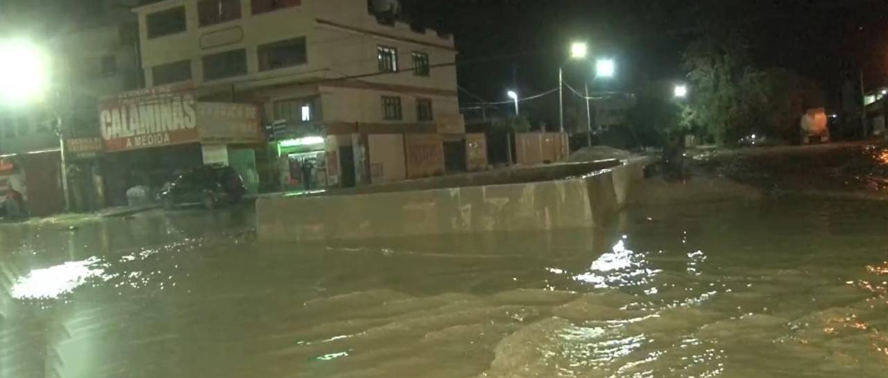 Casas Y Calles De Dos Zonas De Cochabamba Se Inundan Tras Intensa